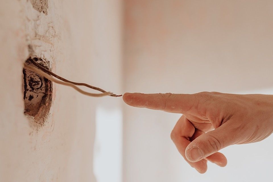 Friendly Tips for Navigating Older Home Electrical Systems